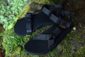 【旧モデル】オシャレさんは知っている！Tevaの人気サンダルで出掛けよう | CAMP HACK[キャンプハック]