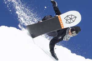 スノーボード板のおすすめ25選！種類や長さ、ブランドの選び方は？ | CAMP HACK[キャンプハック]