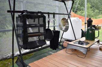 機能も見た目も満足度高し！ 「5050WORKSHOP」が送り出す「収納できる収納」と「マルチ防水バック」とは | CAMP HACK[キャンプハック]