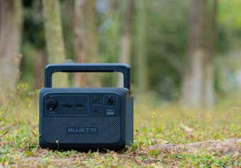 小さくてもパワーが欲しい。それなら、「BLUETTI」の小型ポータブル電源×拡張バッテリーが買い！ | CAMP HACK[キャンプハック]