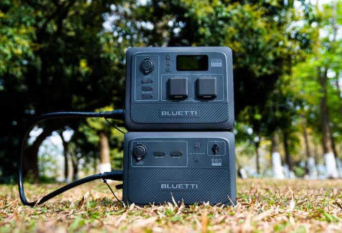 小さくてもパワーが欲しい。それなら、「BLUETTI」の小型ポータブル電源×拡張バッテリーが買い！ | CAMP HACK[キャンプハック]