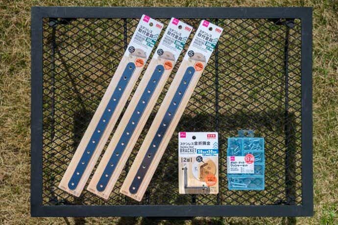 炎の美しさが段違いになる「薪スタンド」を100均で作ってみた【超簡単DIY】 | CAMP HACK[キャンプハック]