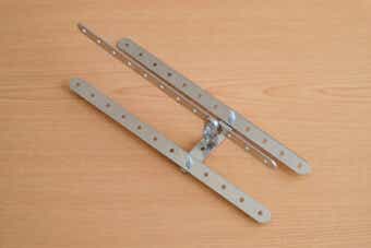 炎の美しさが段違いになる「薪スタンド」を100均で作ってみた【超簡単DIY】 | CAMP HACK[キャンプハック]