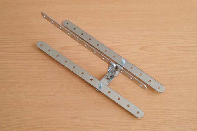 炎の美しさが段違いになる「薪スタンド」を100均で作ってみた【超簡単DIY】 | CAMP HACK[キャンプハック]