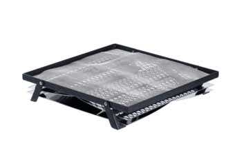 【限りなく直火！】DODが放つ“直火型”という新機軸の焚き火台「ヒコタン」とは？ | CAMP HACK[キャンプハック]