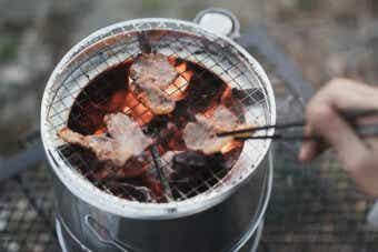 ONOEの「火消しつぼにもなる七輪」が最高！片付けも楽で、ありがたい～ | CAMP HACK[キャンプハック]