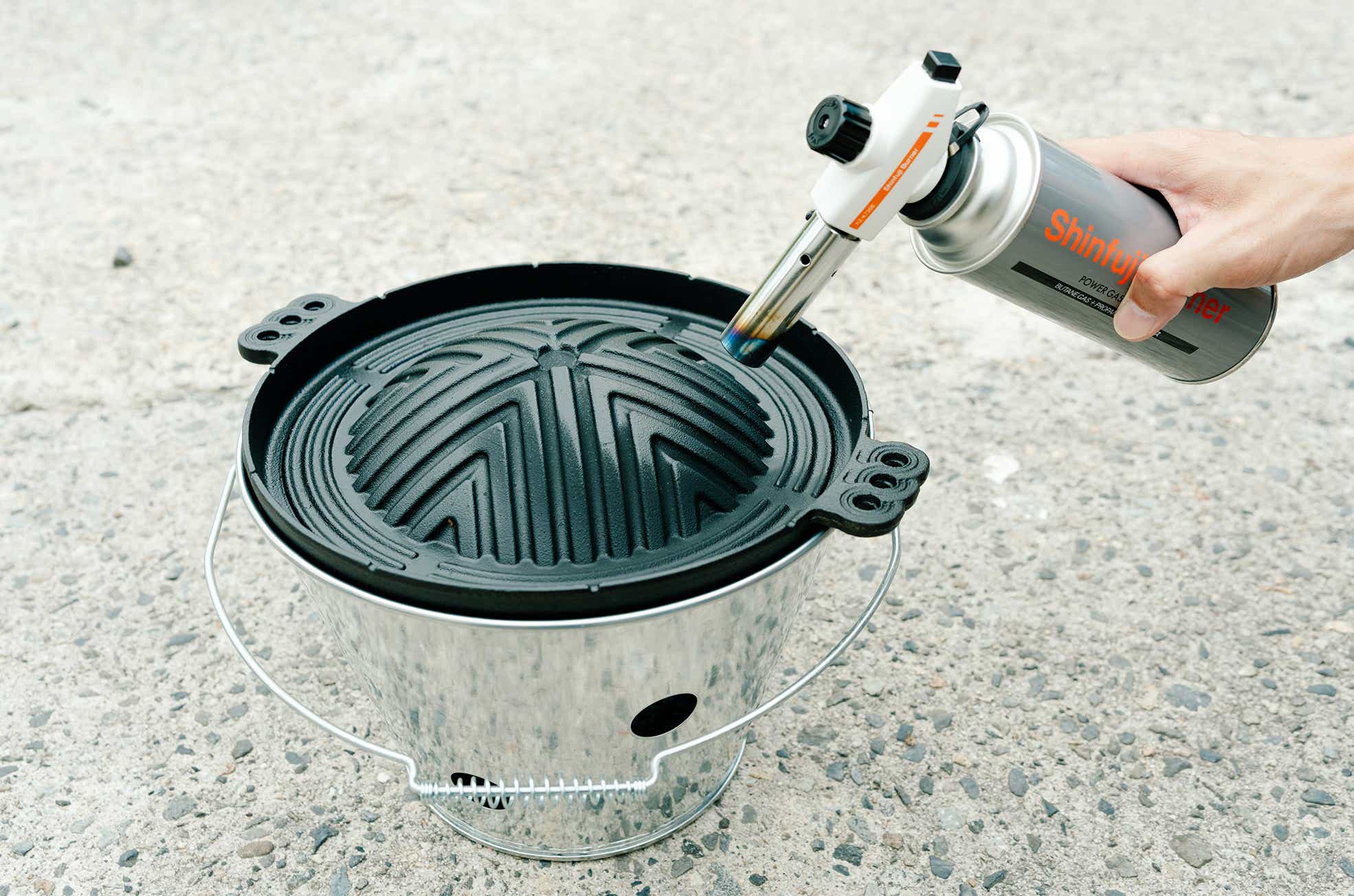 火起こし不要！DCM「ジンギスカンバケツ」を使ってみたら、BBQに革命が起きたぞ | CAMP HACK[キャンプハック]