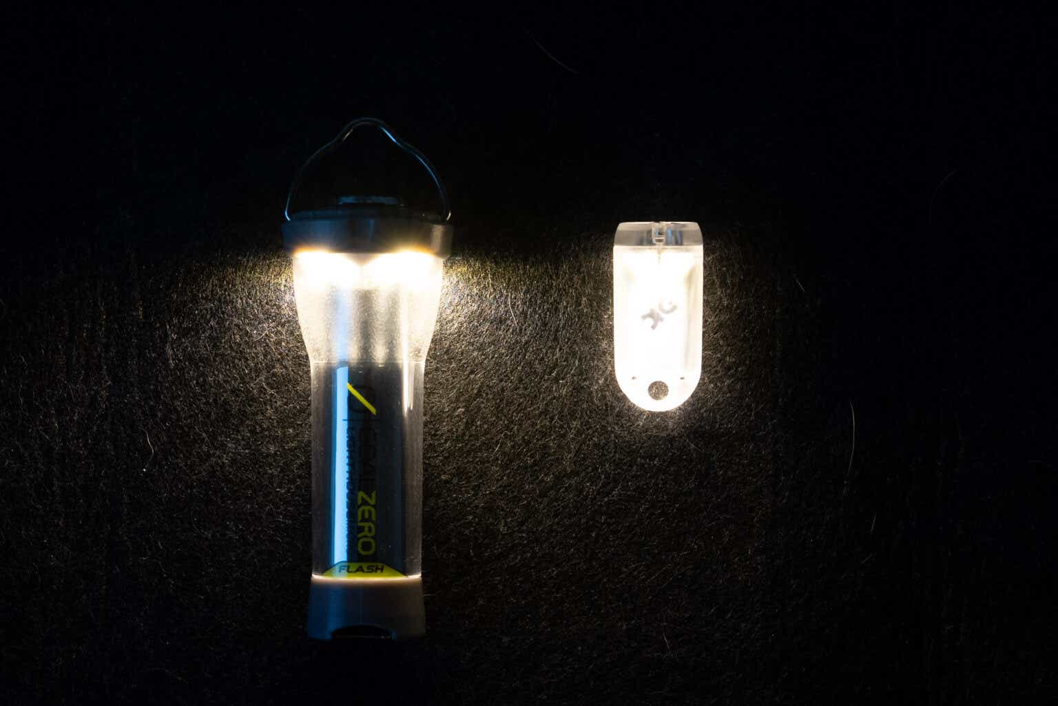 【コレ凄すぎ】Amazonで998円で買った「小型ライト」がバズる予感！タフで多機能って文句なしかも… | CAMP HACK[キャンプハック]