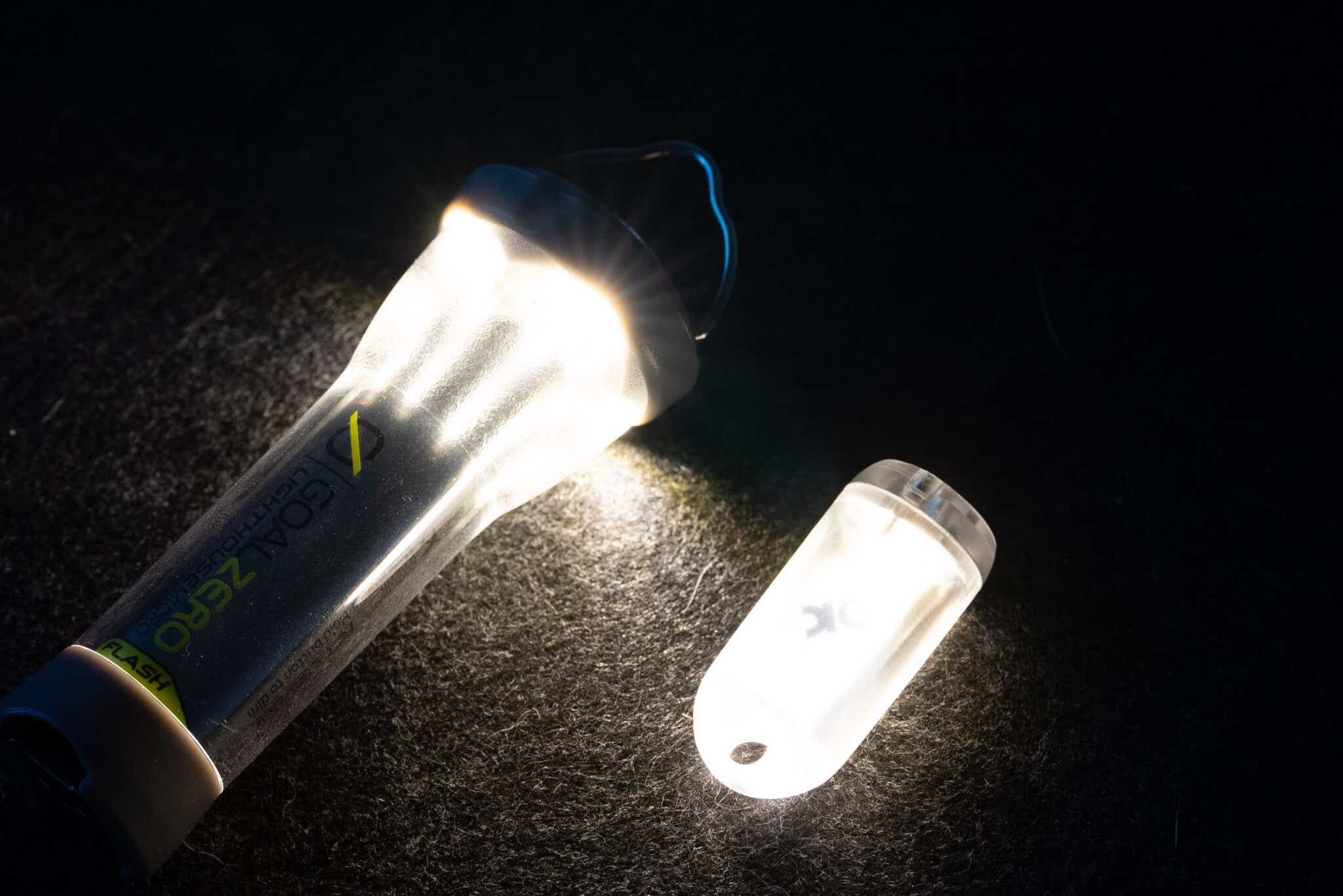 【コレ凄すぎ】Amazonで998円で買った「小型ライト」がバズる予感！タフで多機能って文句なしかも… | CAMP HACK[キャンプハック]