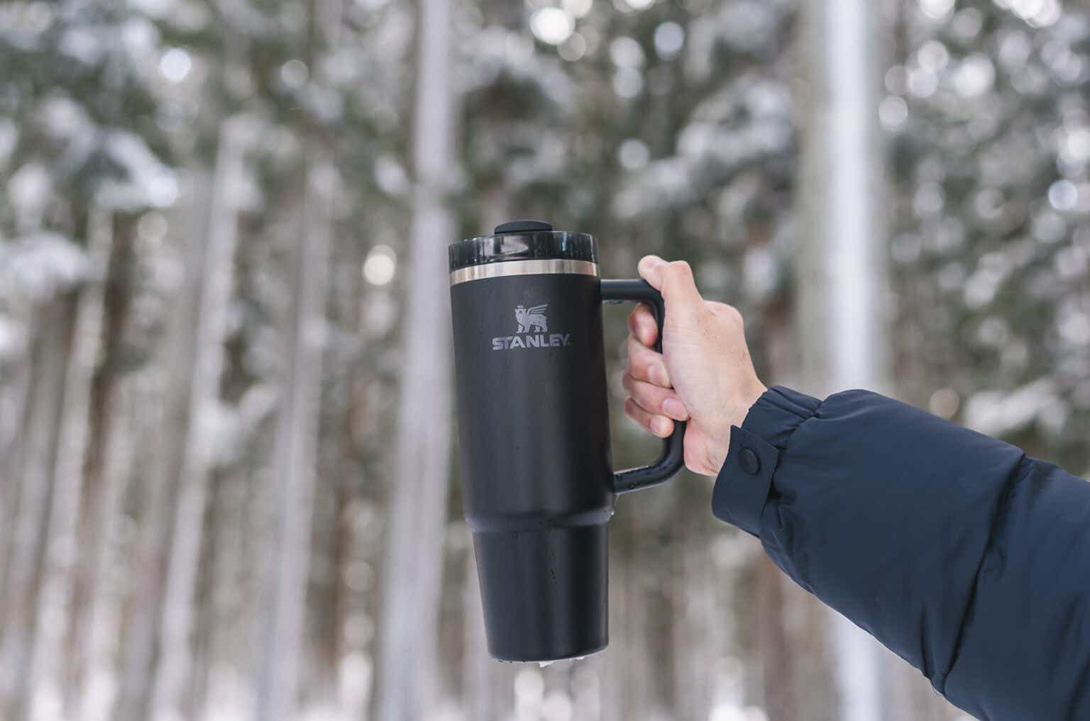 火事にも耐えたと話題のスタンレー「H2.0 真空スリムクエンチャー」が、マジでお出かけに最高なのでぜひ知ってほしい | CAMP HACK[キャンプハック]