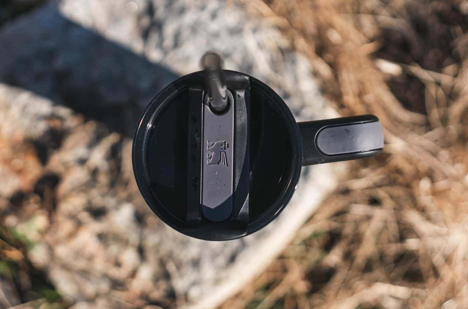 火事にも耐えたと話題のスタンレー「H2.0 真空スリムクエンチャー」が、マジでお出かけに最高なのでぜひ知ってほしい | CAMP HACK[キャンプハック]