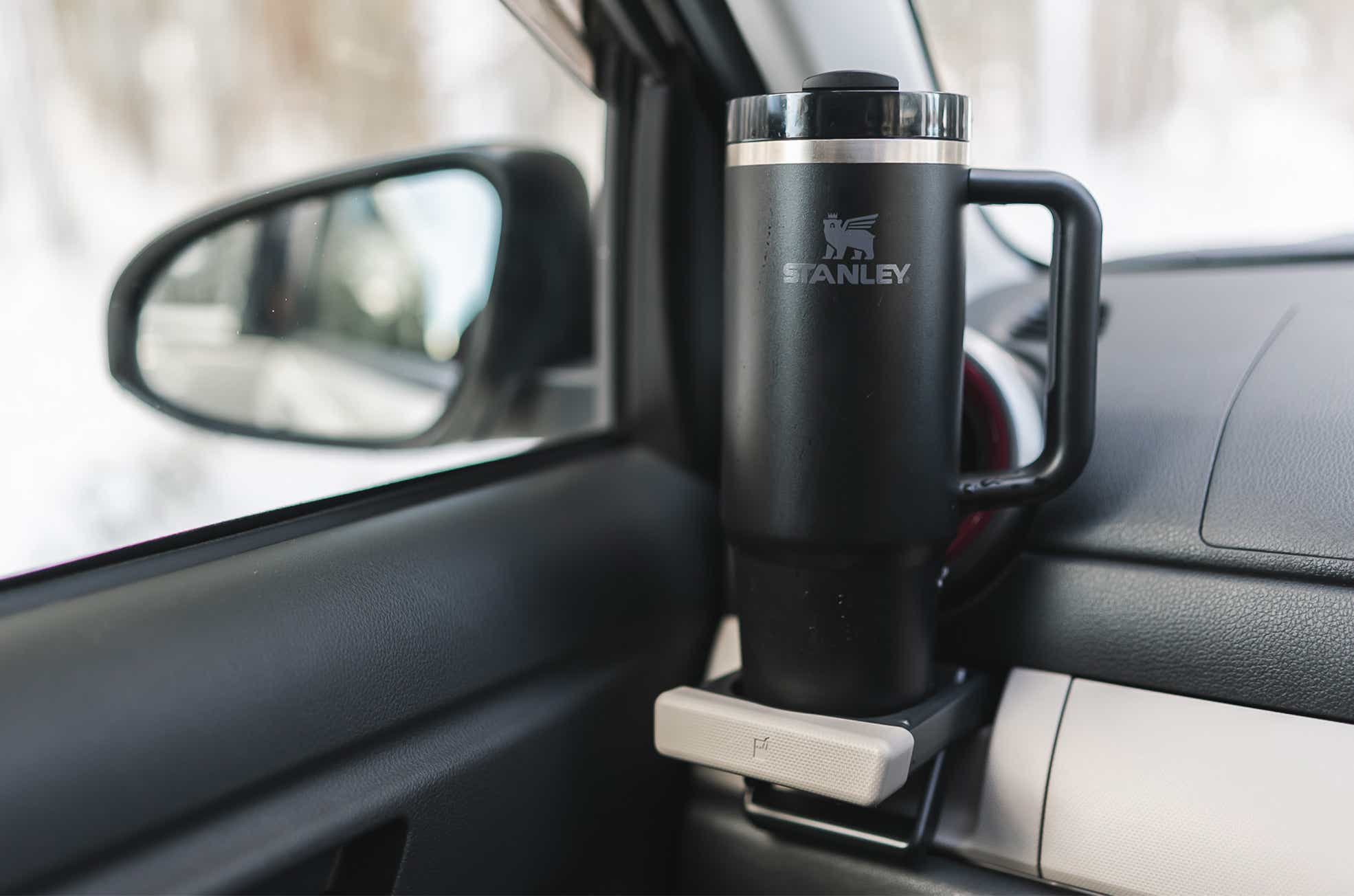 火事にも耐えたと話題のスタンレー「H2.0 真空スリムクエンチャー」が、マジでお出かけに最高なのでぜひ知ってほしい | CAMP HACK[キャンプハック]