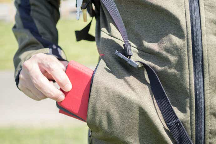 レジャーシートの上位互換！？ピクニックのQOLが上がる「コンパクト座布団」3選 | CAMP HACK[キャンプハック]