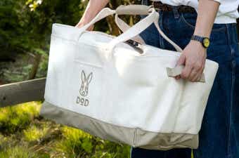 【スッキリ収納・ラクラク運搬】DODの新作2WAYバッグ「トートハコナール」ってどんなの？ | CAMP HACK[キャンプハック]