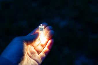 【10個998円も】サイズも値段もコンパクト。Amazonで発見した万能激安ライト3選 | CAMP HACK[キャンプハック]