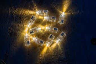 【10個998円も】サイズも値段もコンパクト。Amazonで発見した万能激安ライト3選 | CAMP HACK[キャンプハック]