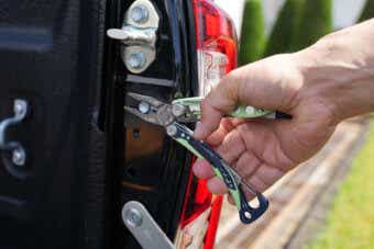 【たった42gの秘密はね…】レザーマン「スケルツール」シリーズに新色が登場！ | CAMP HACK[キャンプハック]