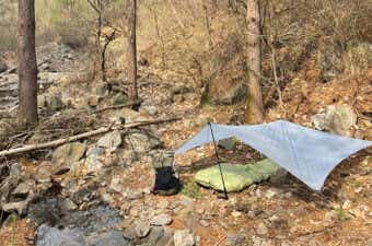 【ミニマム370gの衝撃！！】ZEROGRAMの最新ULタープでキャンプを身軽に快適に！ | CAMP HACK[キャンプハック]