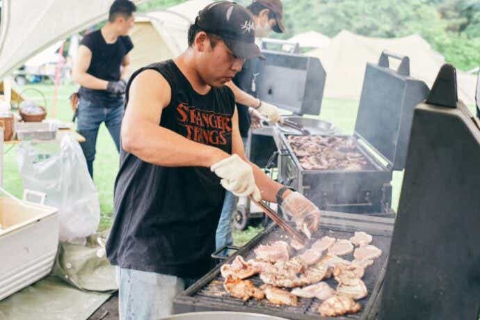 【これはフェスではない】井浦新ひきいる「ELNEST」が仕掛ける奇祭「舞鳥祭 2024」をレポート | CAMP HACK[キャンプハック]