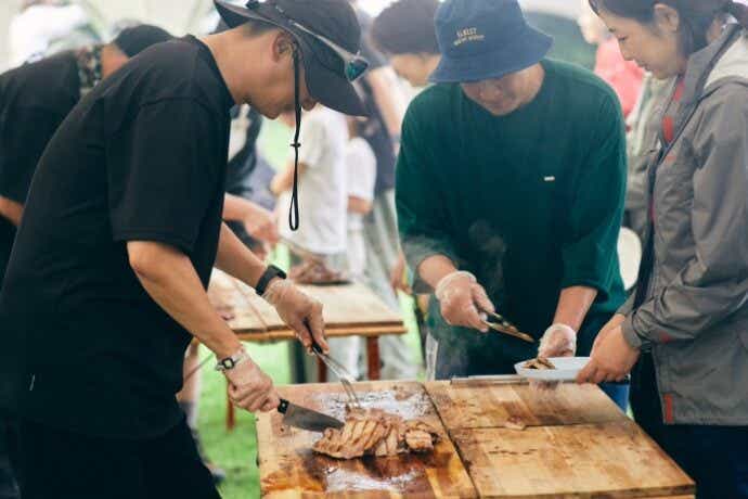 【これはフェスではない】井浦新ひきいる「ELNEST」が仕掛ける奇祭「舞鳥祭 2024」をレポート | CAMP HACK[キャンプハック]