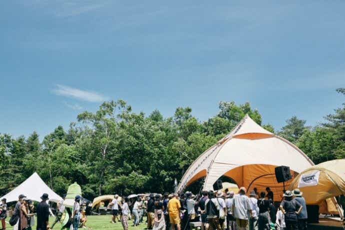 【これはフェスではない】井浦新ひきいる「ELNEST」が仕掛ける奇祭「舞鳥祭 2024」をレポート | CAMP HACK[キャンプハック]