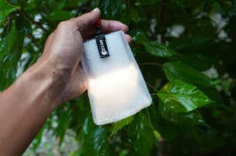 折り畳めるLEDランタン「HEXAR UL1.5」が超便利！ | CAMP HACK[キャンプハック]