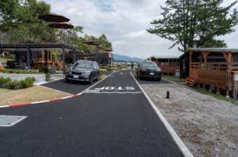 【爆音響く】世界初！サーキットの中にあるキャンプ場「RECAMP富士スピードウェイ」が新感覚だった | CAMP HACK[キャンプハック]