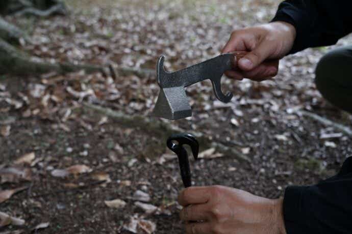 【一生抜けないペグ】これで解決！3Wayで使える“新作ハンマー”が最高かも | CAMP HACK[キャンプハック]