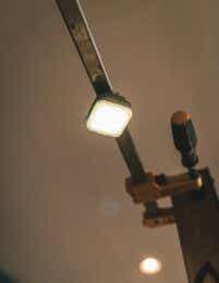 「車体に貼れる？帽子にも付く？」WHATNOTが作った“タクティカルクリップライト”がDIYもアウトドアも救うかも | CAMP HACK[キャンプハック]