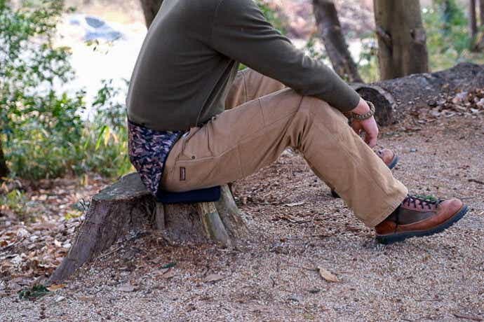 レジャーシートの上位互換！？ピクニックのQOLが上がる「コンパクト座布団」3選 | CAMP HACK[キャンプハック]