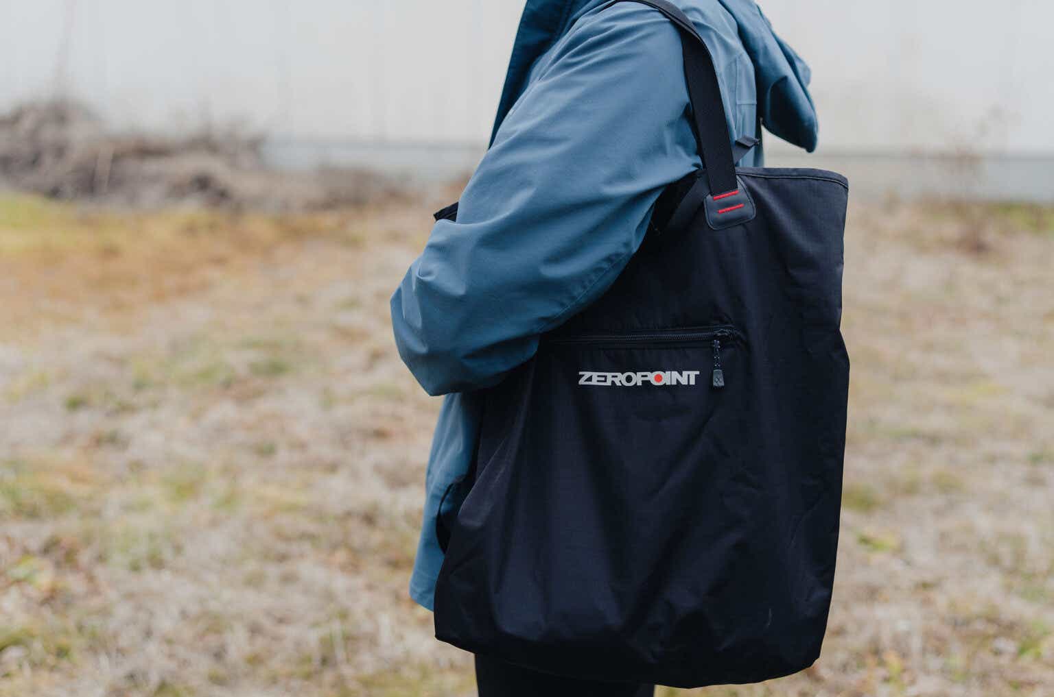 モンベル・ゼロポイントの2WAY「ギアコンテナ」は、ギアも日用品もガサッと入る！家族兼用で毎日使ってます | CAMP HACK[キャンプハック]