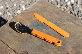 【たったの42g】まさか伸びるの！？ジェットボイルの「トレイルウェア」がキャンプの食事シーンで手放せないv | CAMP HACK[キャンプハック]