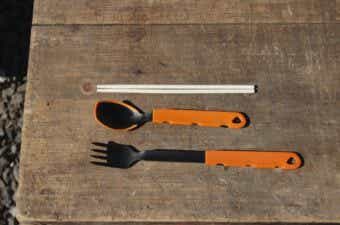 【たったの42g】まさか伸びるの！？ジェットボイルの「トレイルウェア」がキャンプの食事シーンで手放せないv | CAMP HACK[キャンプハック]