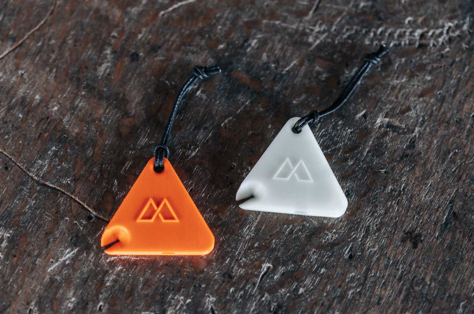 【880円で備える】たった6g！LITEWAY「トリンケットホイッスル」は緊急時にも役立つ2WAYアイテムなんです | CAMP HACK[キャンプハック]