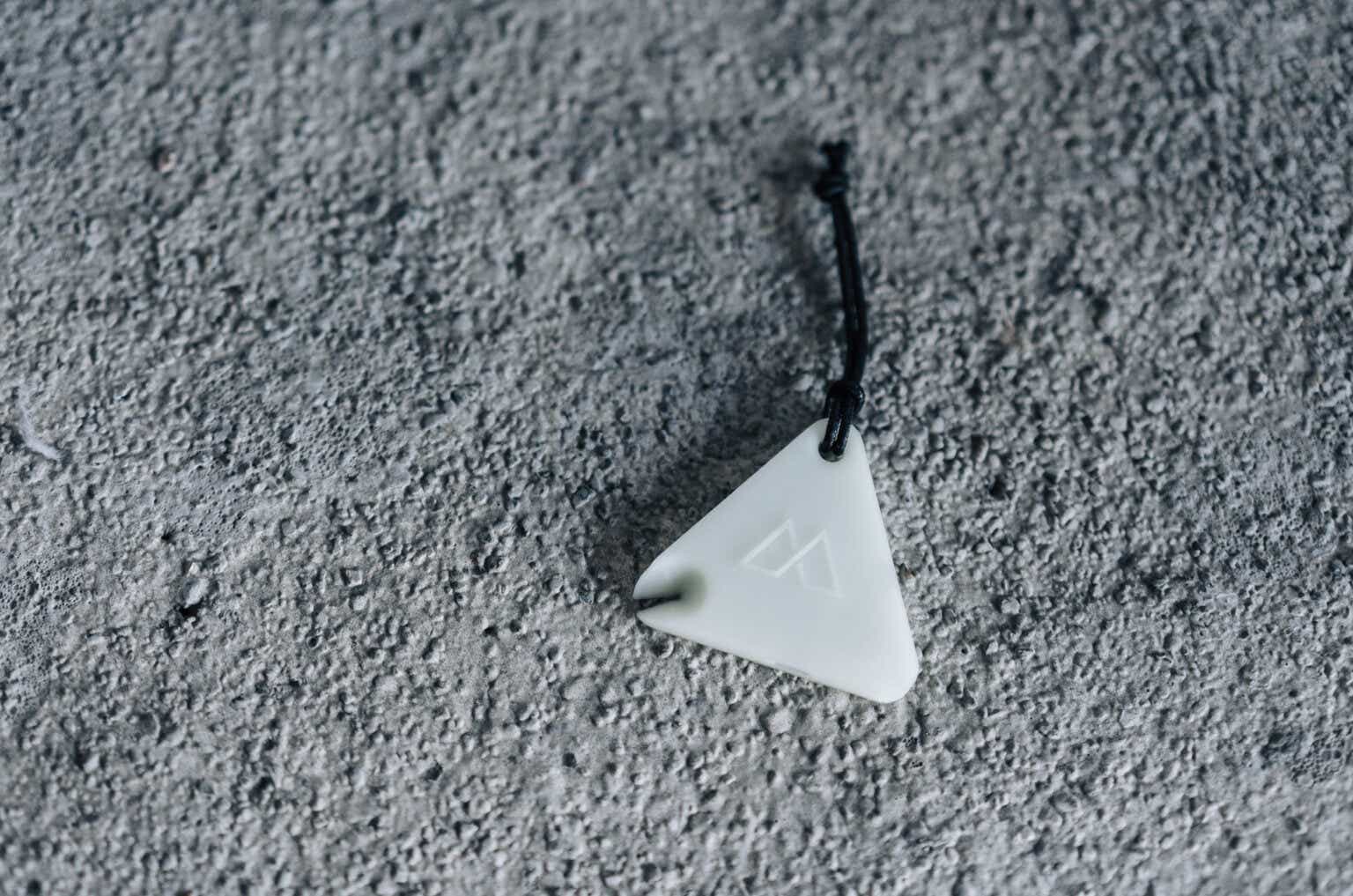 【880円で備える】たった6g！LITEWAY「トリンケットホイッスル」は緊急時にも役立つ2WAYアイテムなんです | CAMP HACK[キャンプハック]