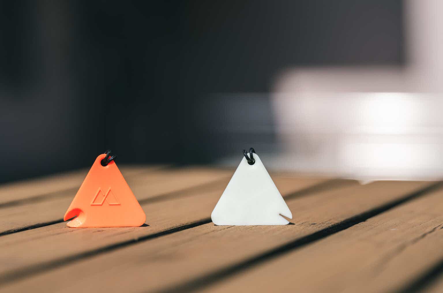 【880円で備える】たった6g！LITEWAY「トリンケットホイッスル」は緊急時にも役立つ2WAYアイテムなんです | CAMP HACK[キャンプハック]