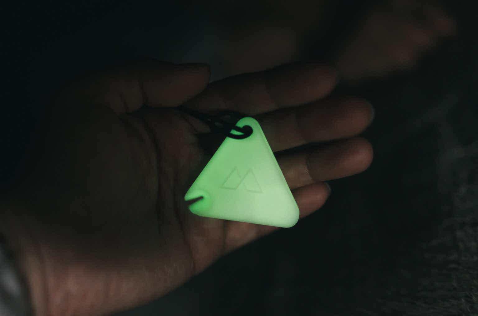 【880円で備える】たった6g！LITEWAY「トリンケットホイッスル」は緊急時にも役立つ2WAYアイテムなんです | CAMP HACK[キャンプハック]