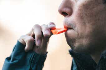 【880円で備える】たった6g！LITEWAY「トリンケットホイッスル」は緊急時にも役立つ2WAYアイテムなんです | CAMP HACK[キャンプハック]