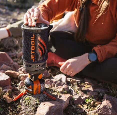 【速報】「登山だけじゃない」JETBOILの新モデルが“キャンプと相性抜群”かもしれません！ | CAMP HACK[キャンプハック]