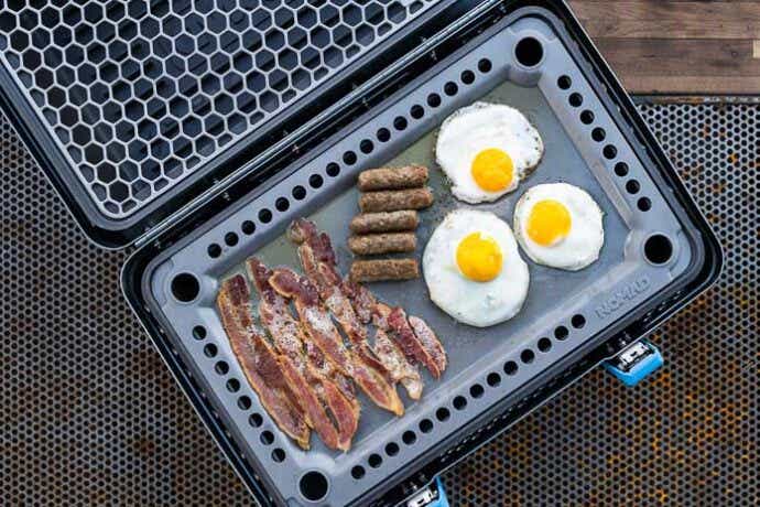 見た目はスーツケース、中身は本気のBBQギア！？ テキサス発の実力派「NOMAD」がついに日本上陸したよ | CAMP HACK[キャンプハック]