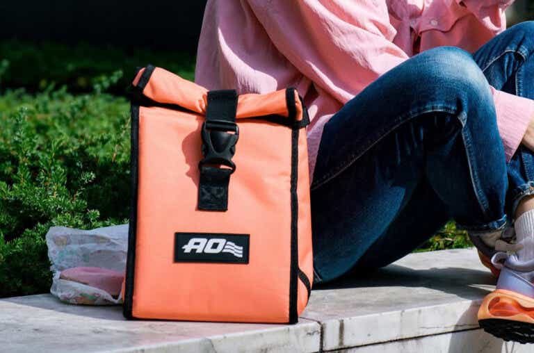 【50g以下も】小さいけど実力抜群。ちゃんと頼りになる保冷バッグ5選 | CAMP HACK[キャンプハック]