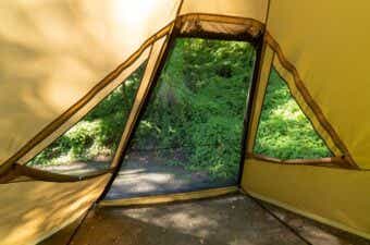 「広くて最高」「開放感やばい」サバティカルの名作テントが進化！秋キャンプの準備は今のうちに | CAMP HACK[キャンプハック]