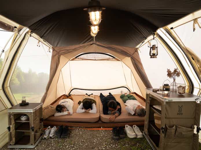 【設営は“サッと”終わらせる時代へ】DOD新フラッグシップ「カマボーン」「エアボーン」がテントの常識をひっくり返す！ | CAMP HACK[キャンプハック]