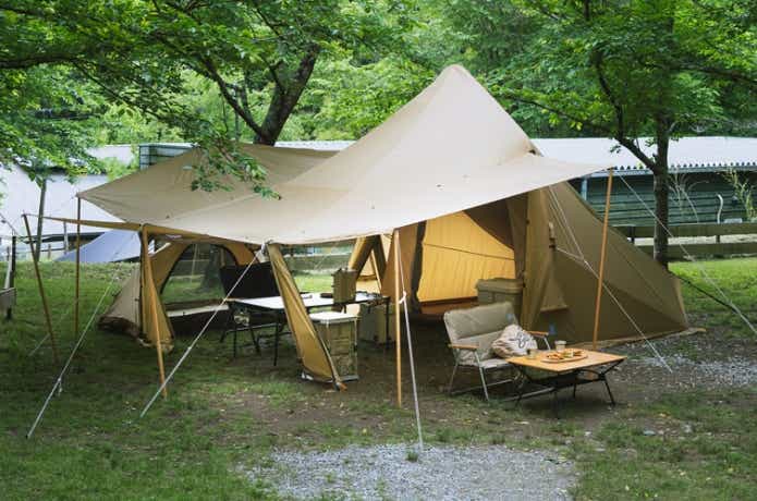 【設営は“サッと”終わらせる時代へ】DOD新フラッグシップ「カマボーン」「エアボーン」がテントの常識をひっくり返す！ | CAMP HACK[キャンプハック]