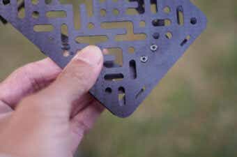 【仰天】わずか30g＆組み立て3秒！謎の穴あきテーブルを使ってみたら…想像以上に出番多かった | CAMP HACK[キャンプハック]