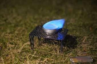 【仰天】わずか30g＆組み立て3秒！謎の穴あきテーブルを使ってみたら…想像以上に出番多かった | CAMP HACK[キャンプハック]